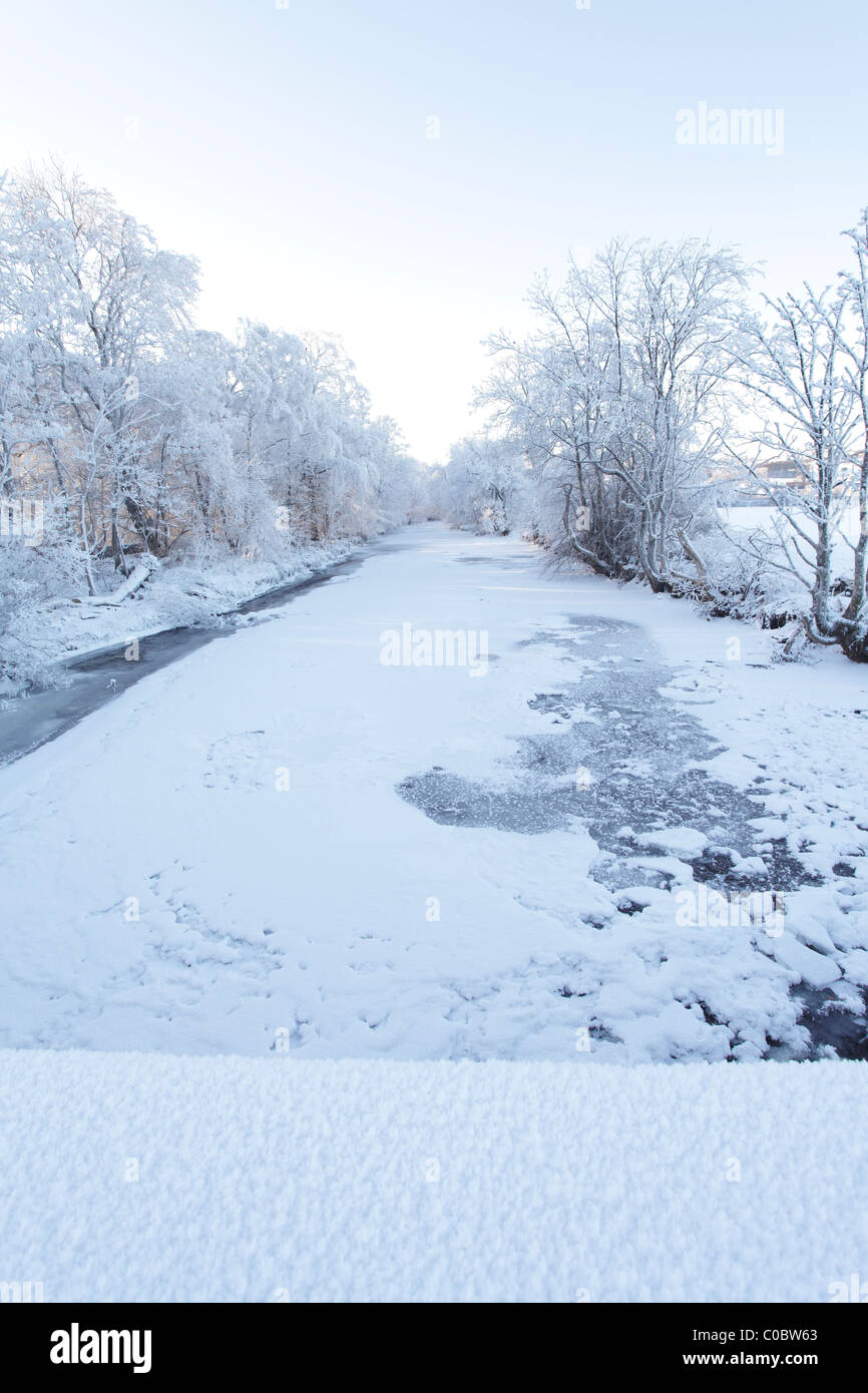 Frozen and snow covered River Calder in winter, Lochwinnoch ...