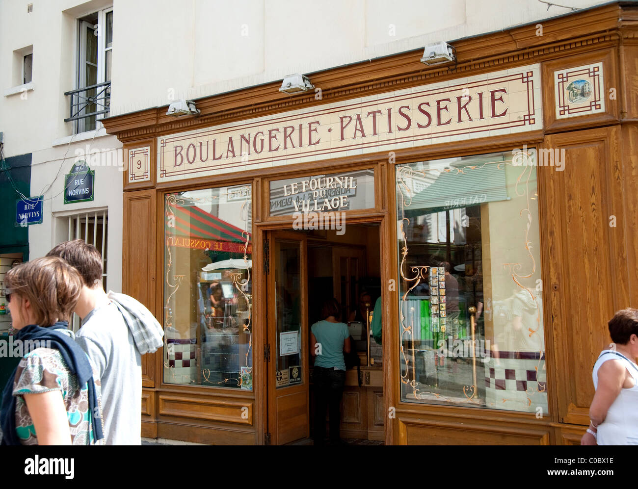 Paris, France - Bakery in the Montmartre area Stock Photo - Alamy