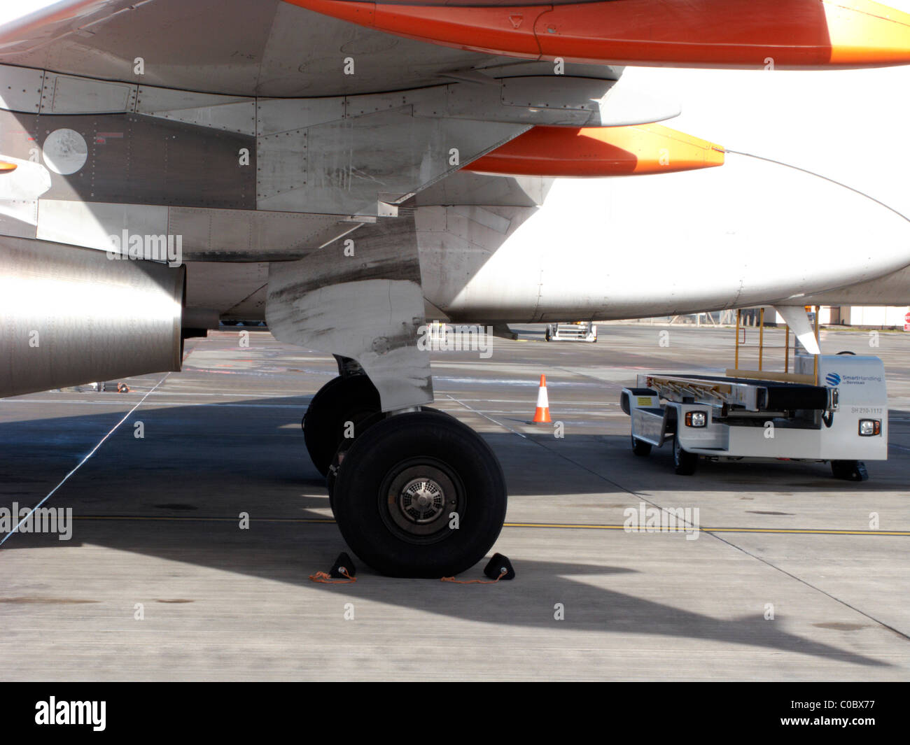 main wheels and chocks parked easyjet a319 airbus aircraft Stock Photo ...
