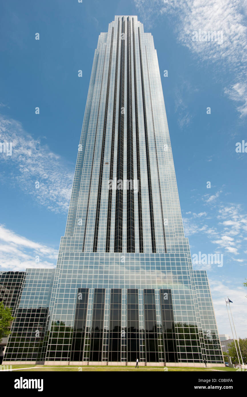 The Williams Tower (formerly the Transco Tower) , in Houston, Texas ...