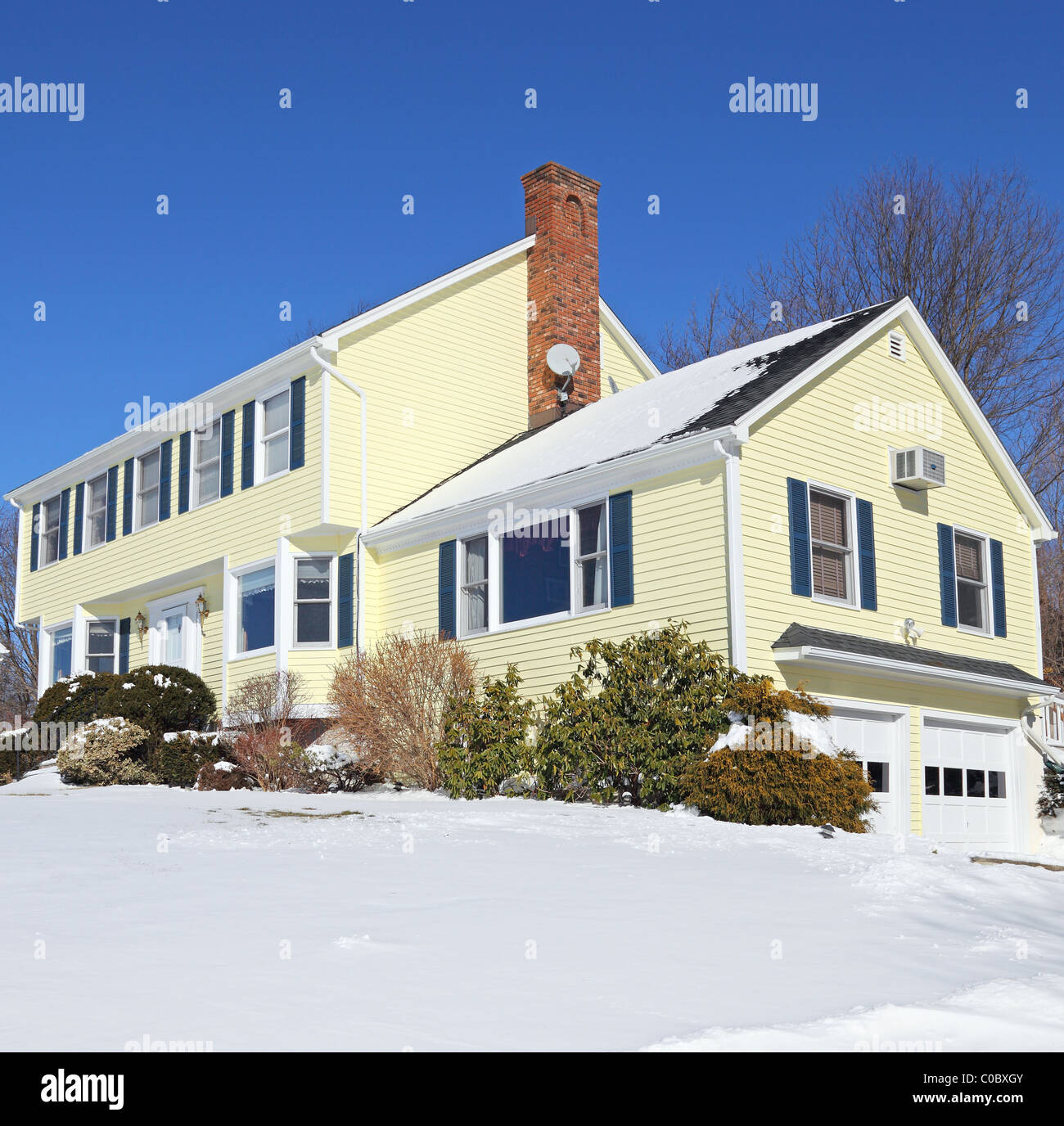 Traditional American colonial style house in winter Stock Photo - Alamy