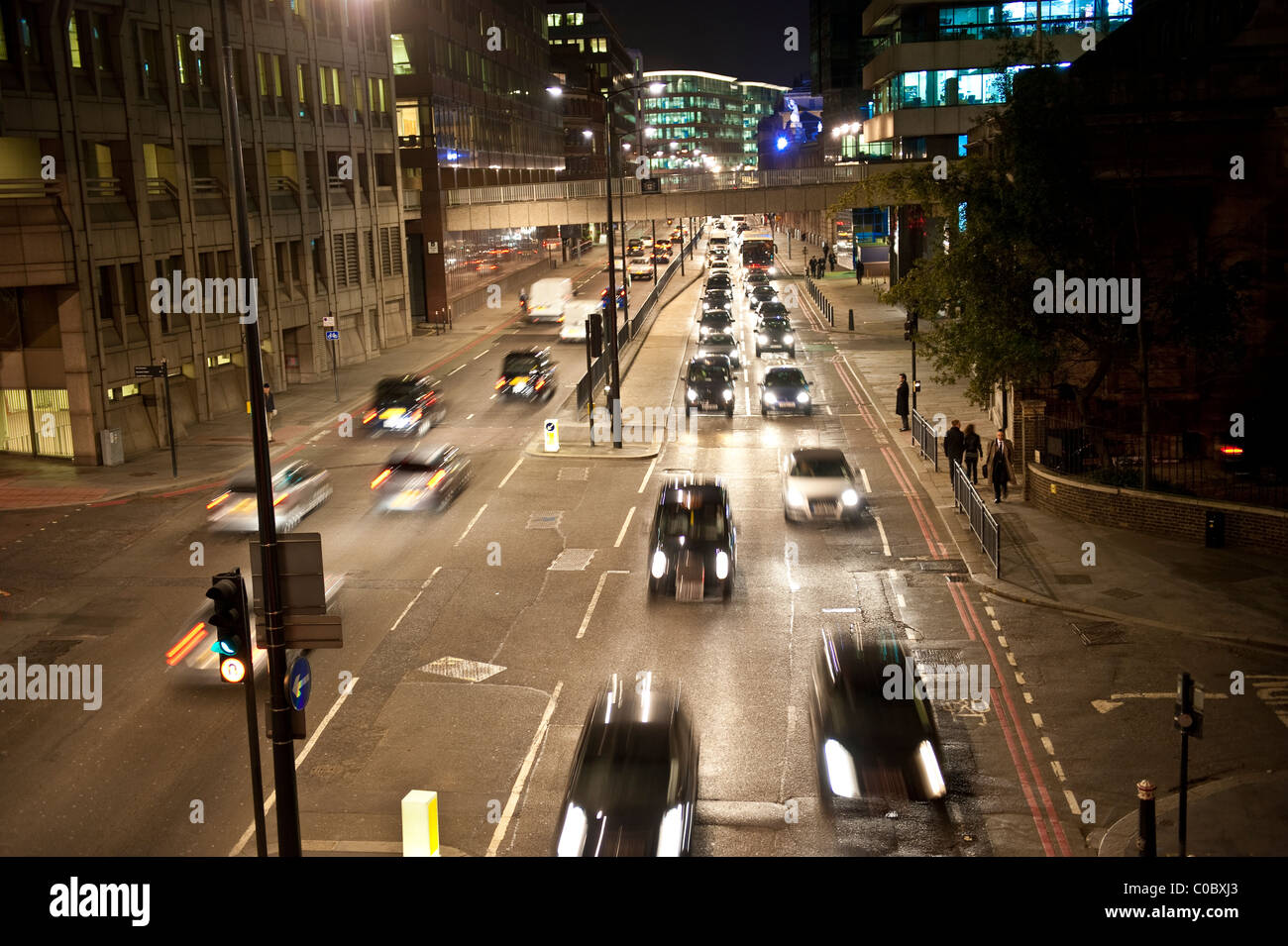 Busy street london hi-res stock photography and images - Alamy