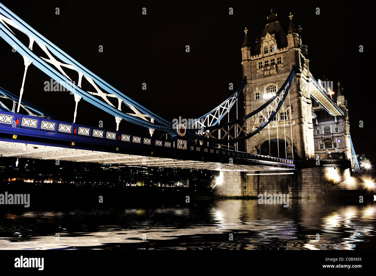 London night nighttime bridge uk hi-res stock photography and images ...