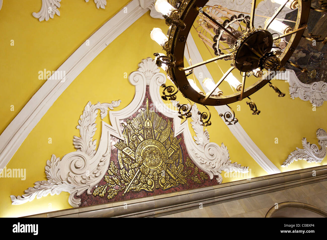 Spectacular ceiling frieze and chandelier in Moscow's Komsomolskaya ...