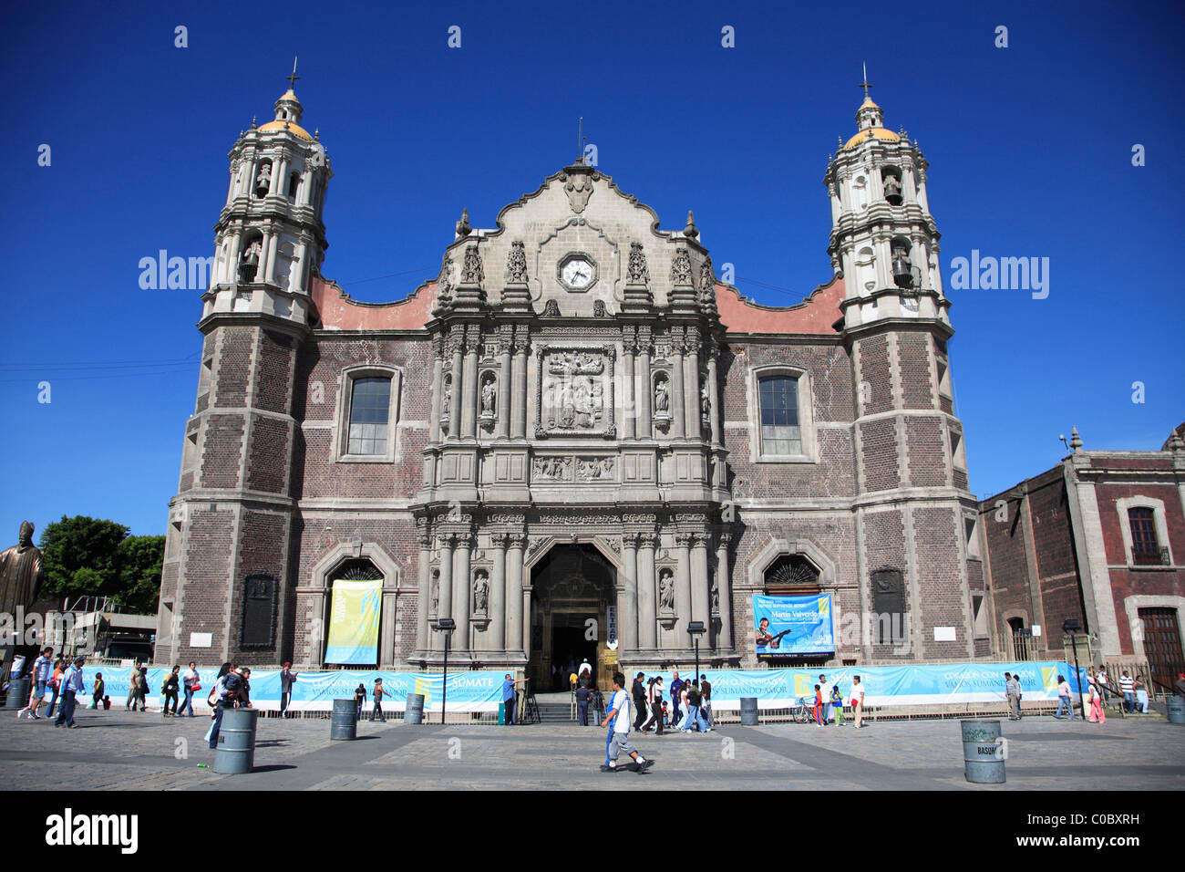 Basilica of Our Lady of Guadalupe The most visited Catholic shrine in ...