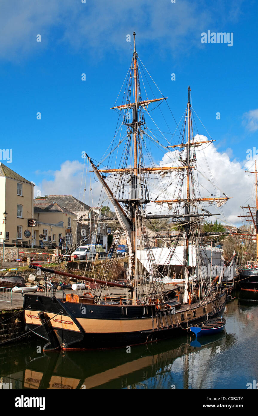 Tall ships charlestown cornwall hi-res stock photography and images - Alamy