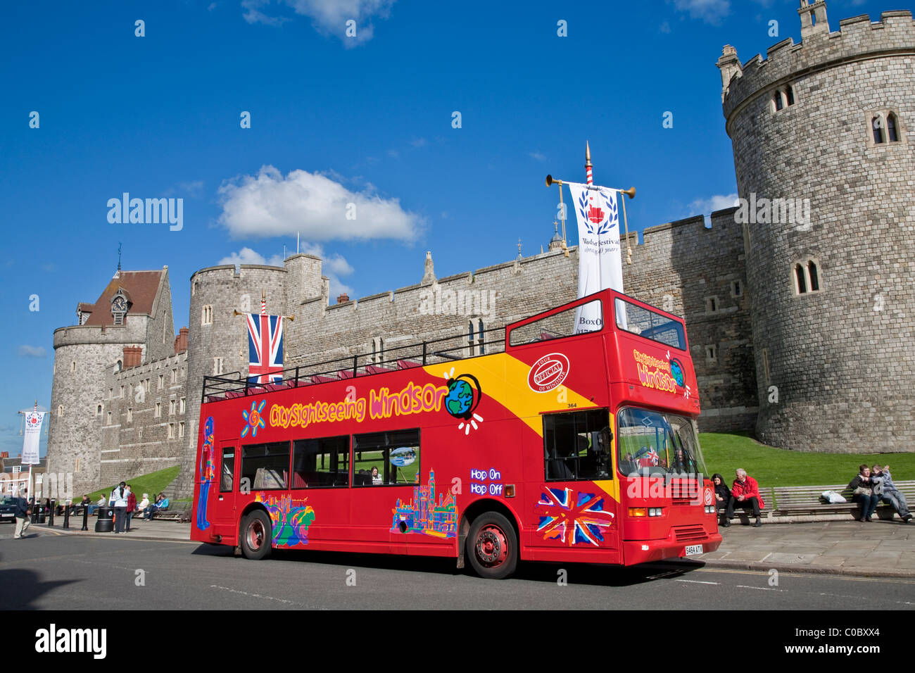 Windsor Castle with sightseeing bus Stock Photo - Alamy