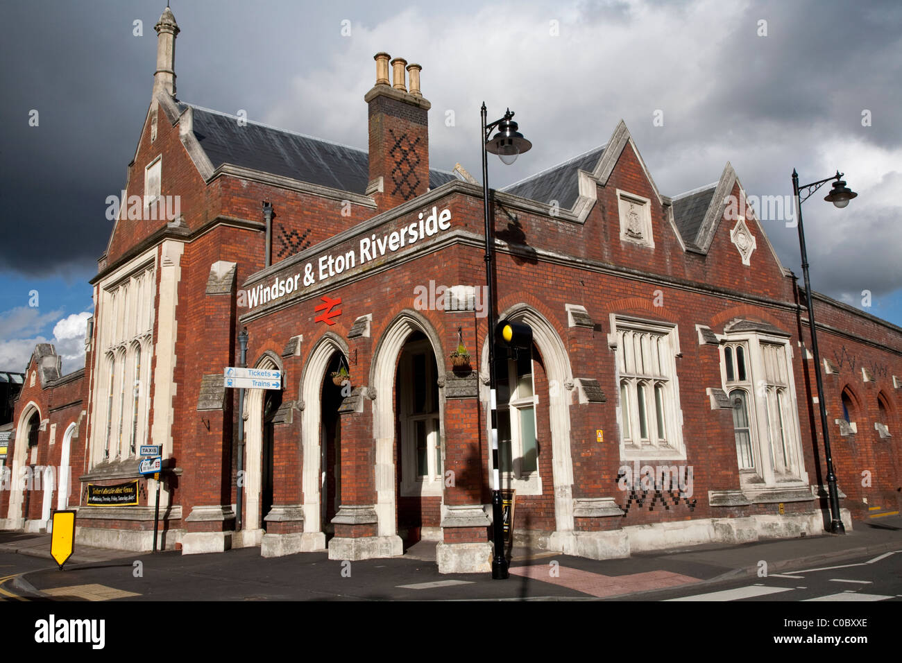 Windsor and eton riverside station hi-res stock photography and images ...