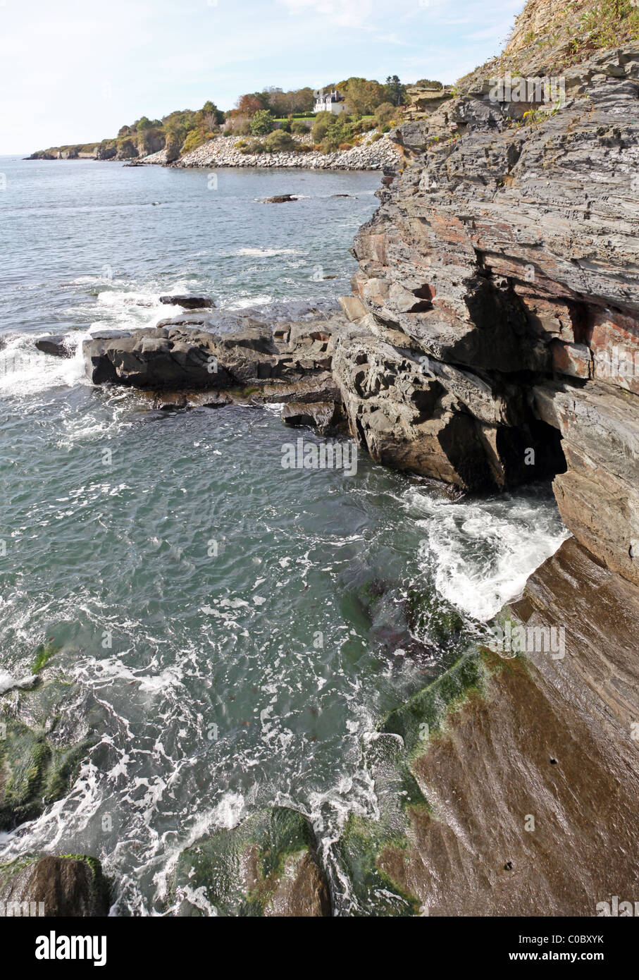 Rocky cliff along famous Newport cliff walk Stock Photo - Alamy