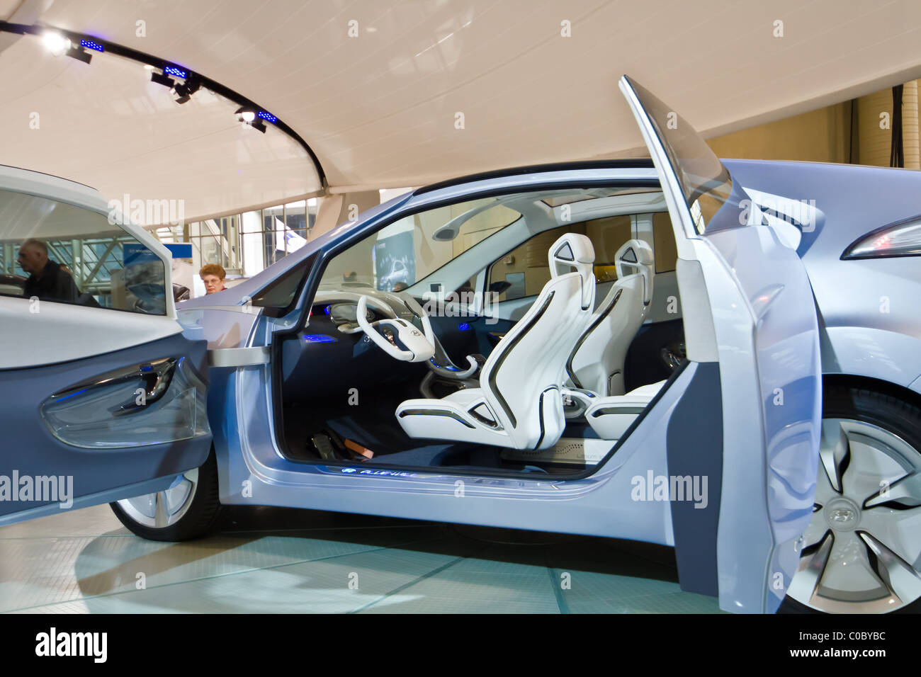 Open side doors hi-res stock photography and images - Alamy