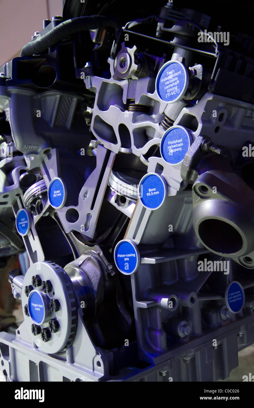 Car engine cross section hi-res stock photography and images - Alamy