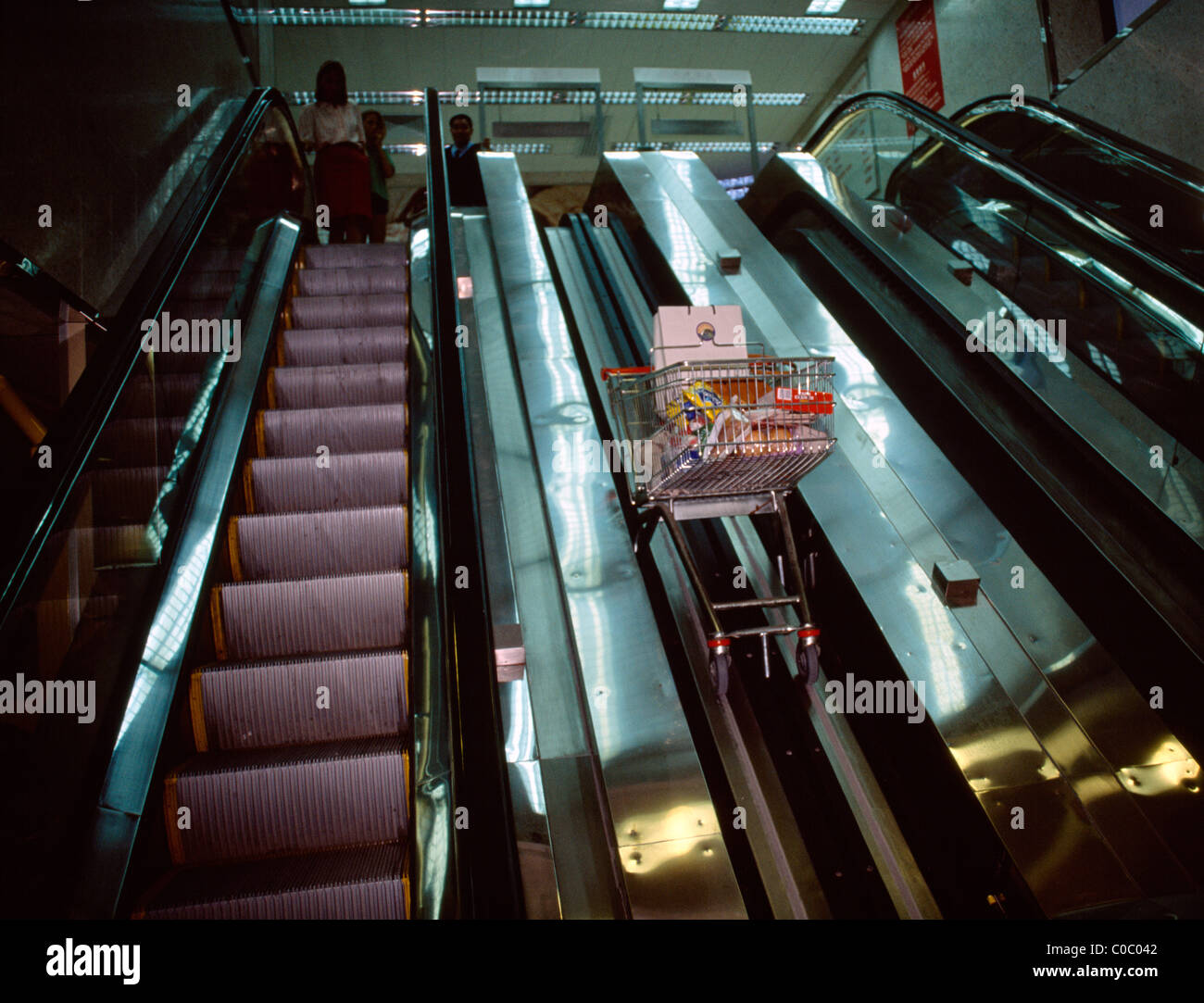 automatic trolley lift supermarket hong kong Stock Photo - Alamy