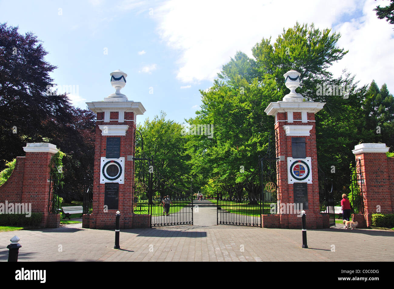 Queens Park entrance gates, Gala Street, Invercargill (Waihōpai ...