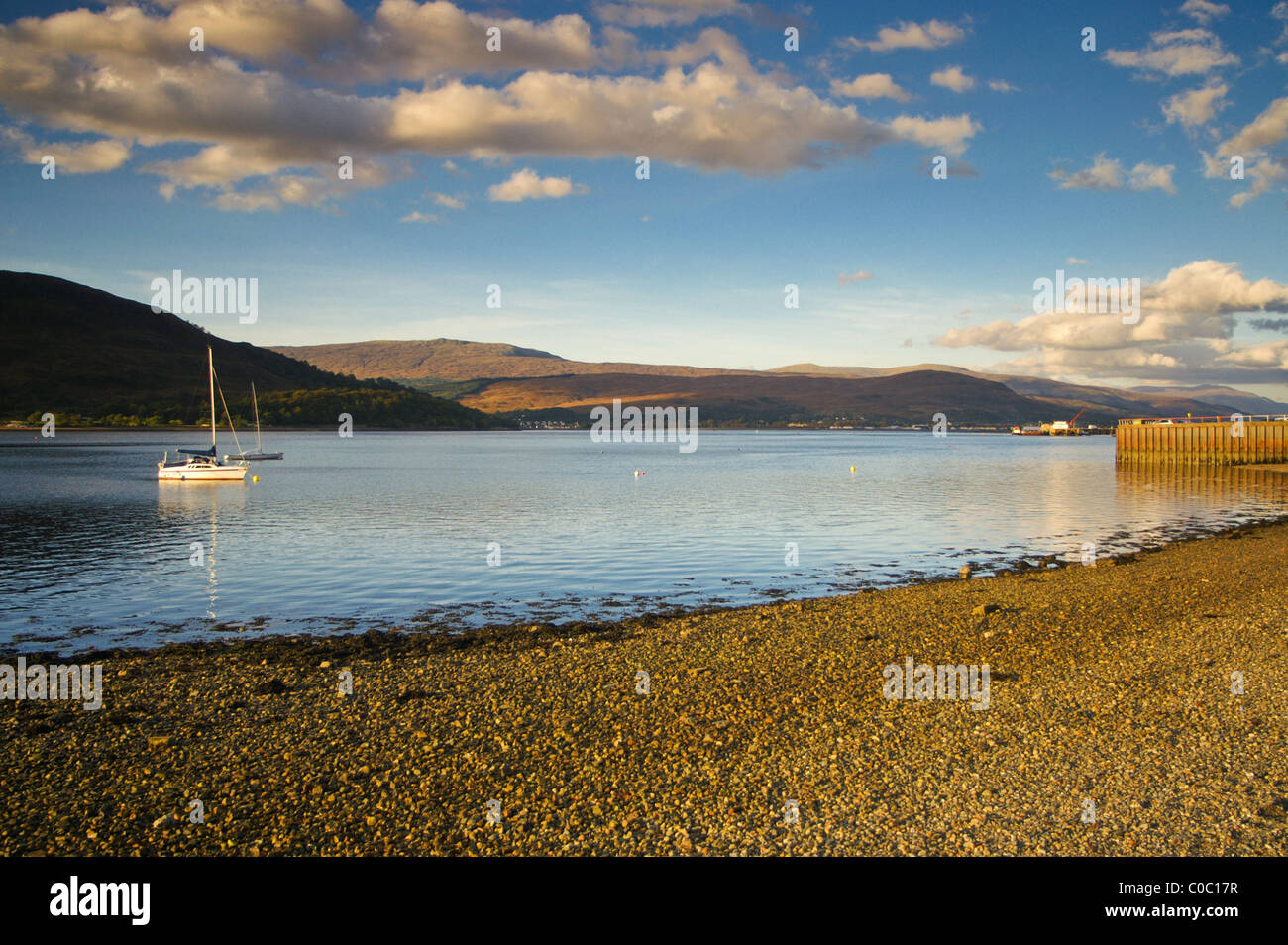 The shore of Loch Linnhe at Fort William in Scotland Stock Photo - Alamy