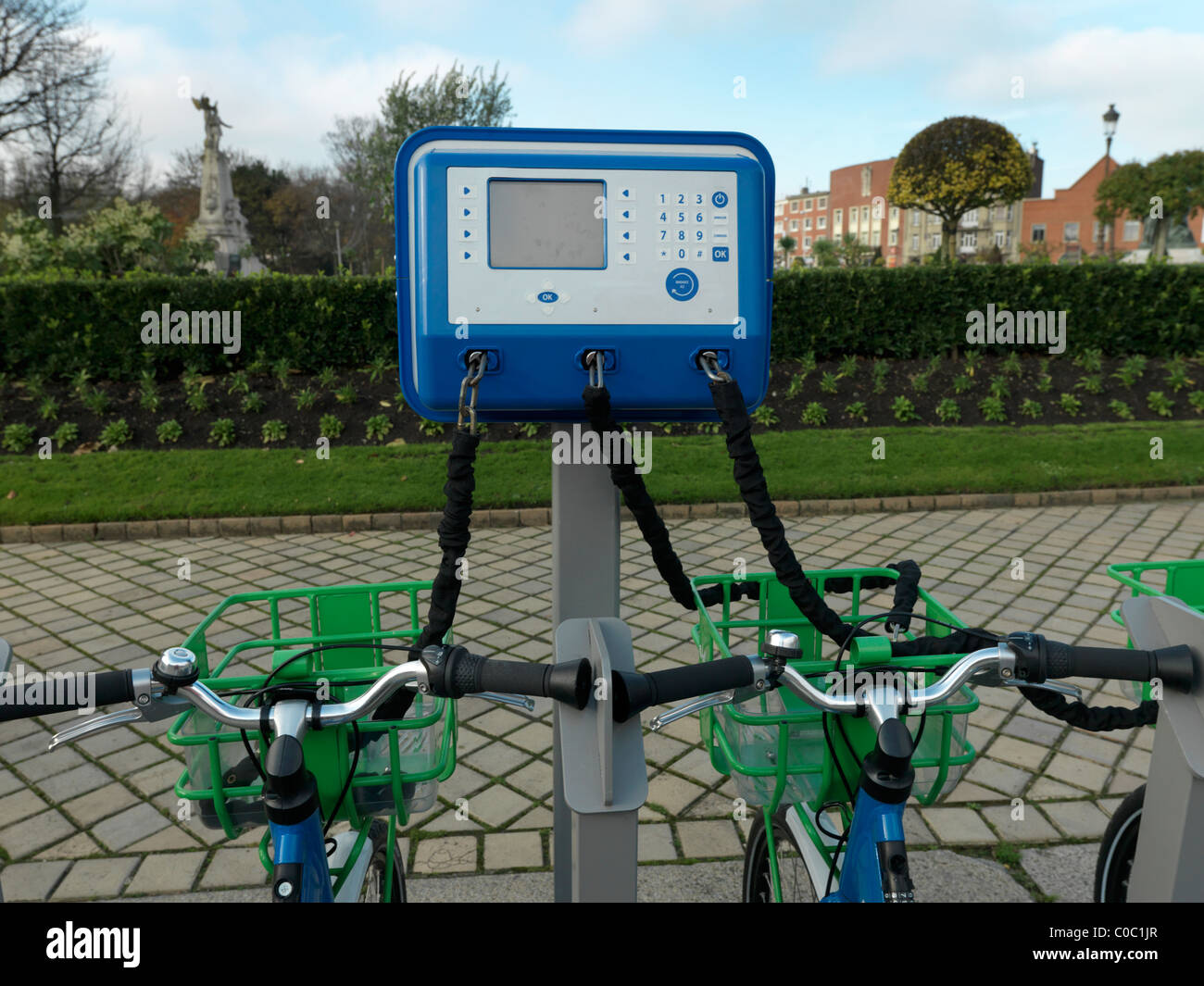 Docking station hi-res stock photography and images - Alamy