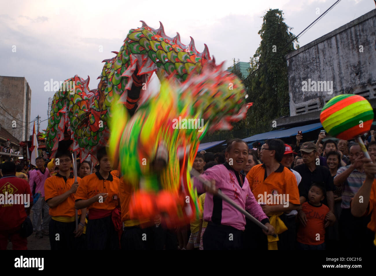 Liong dance hi-res stock photography and images - Alamy