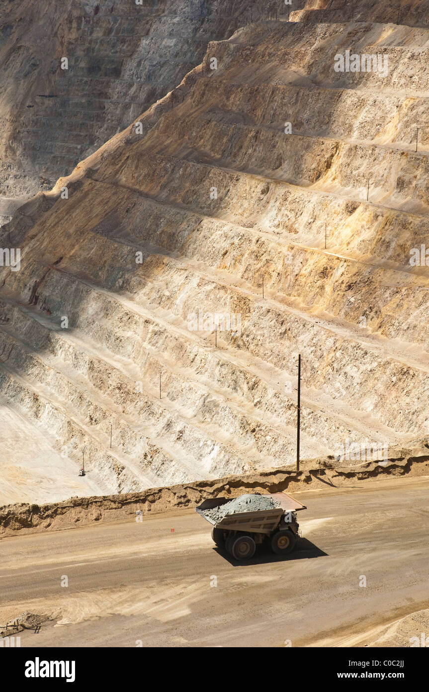 Scene from Kennecott Utah Copper's open pit mine, near Salt Lake City ...
