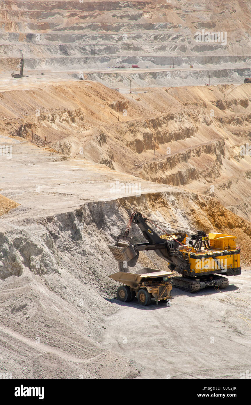 Scene from Kennecott Utah Copper's open pit mine, near Salt Lake City ...