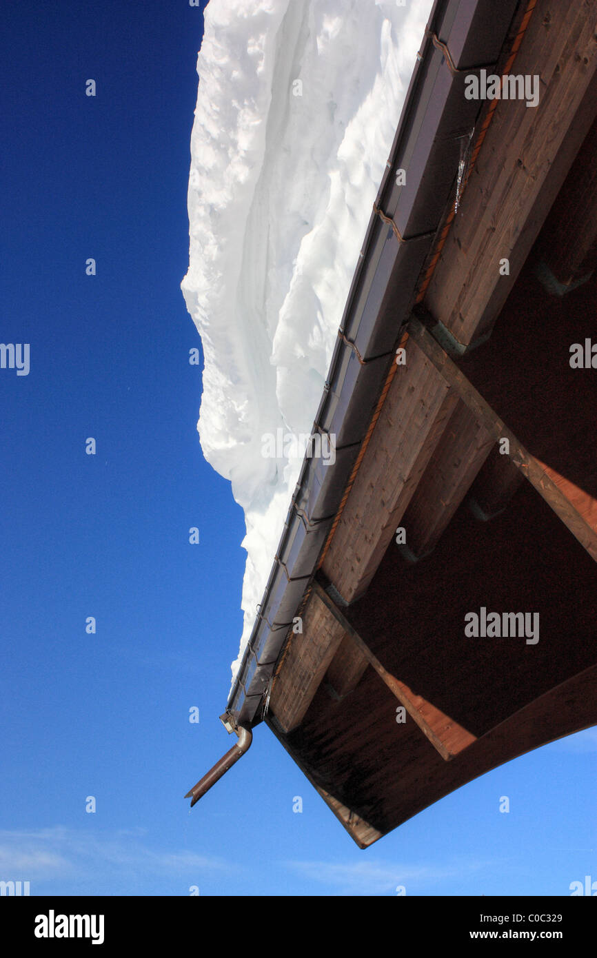 Snow covered roof top on hi-res stock photography and images - Alamy