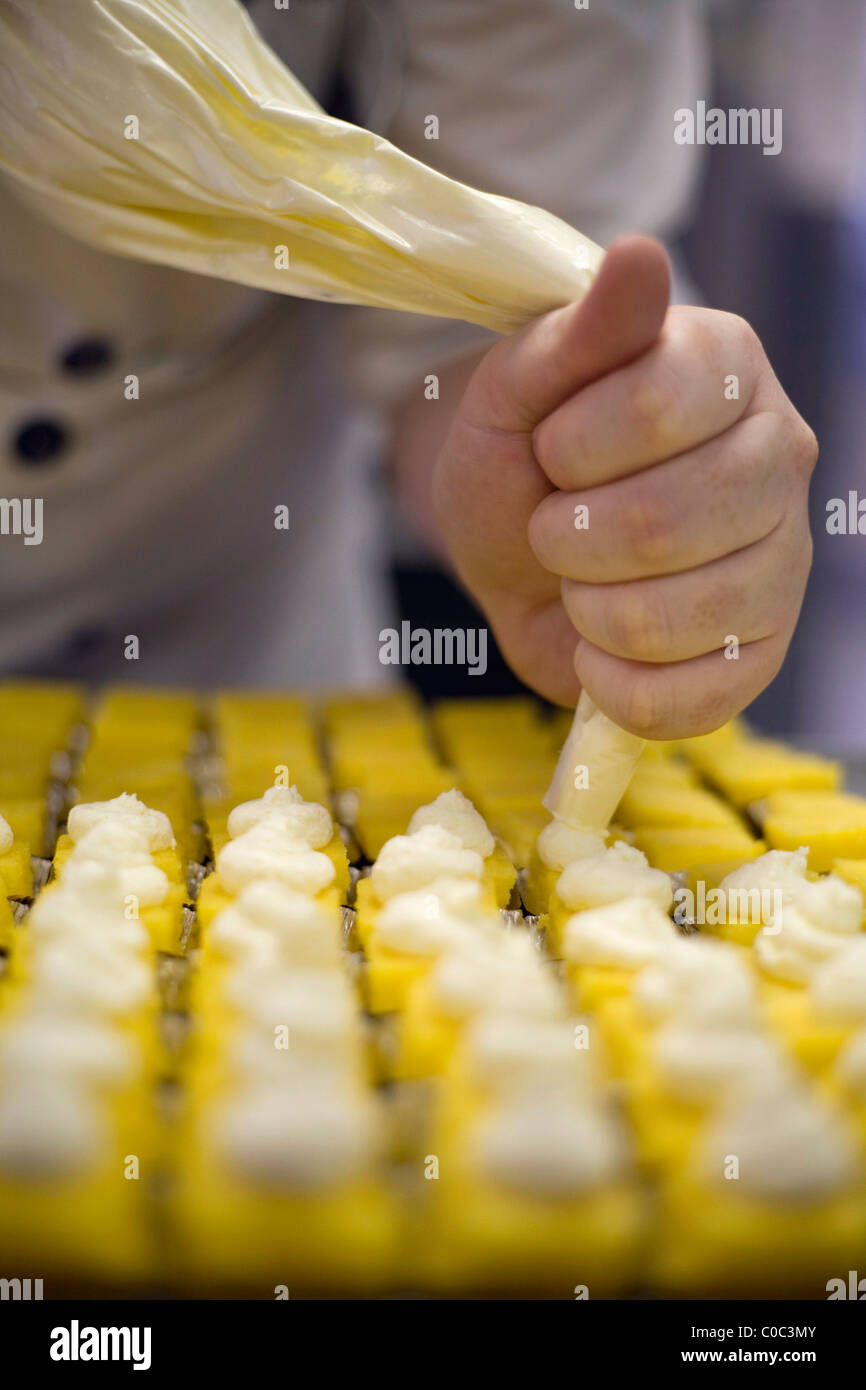 Baker piping hi-res stock photography and images - Alamy