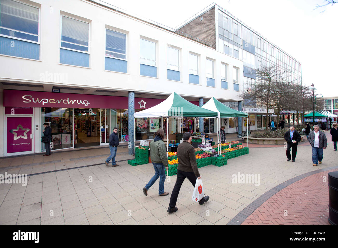 Crawley Town centre. Picture by James Boardman Stock Photo - Alamy