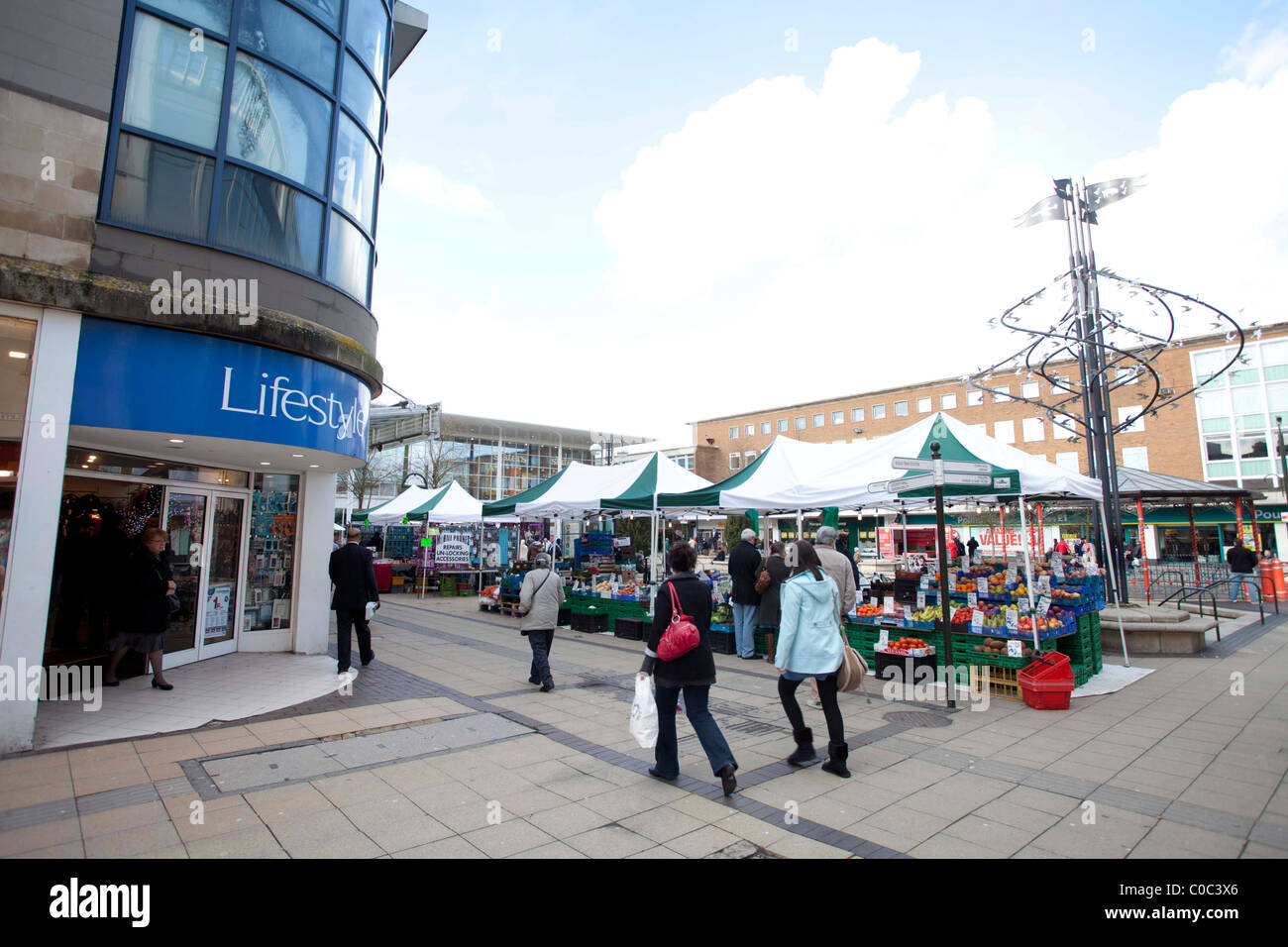 Crawley Town centre. Picture by James Boardman Stock Photo - Alamy