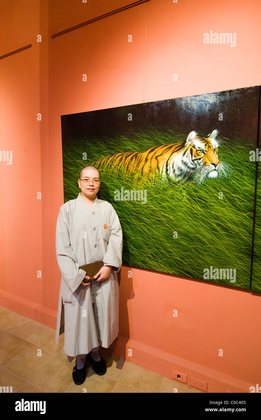 Nun painting hi-res stock photography and images - Alamy