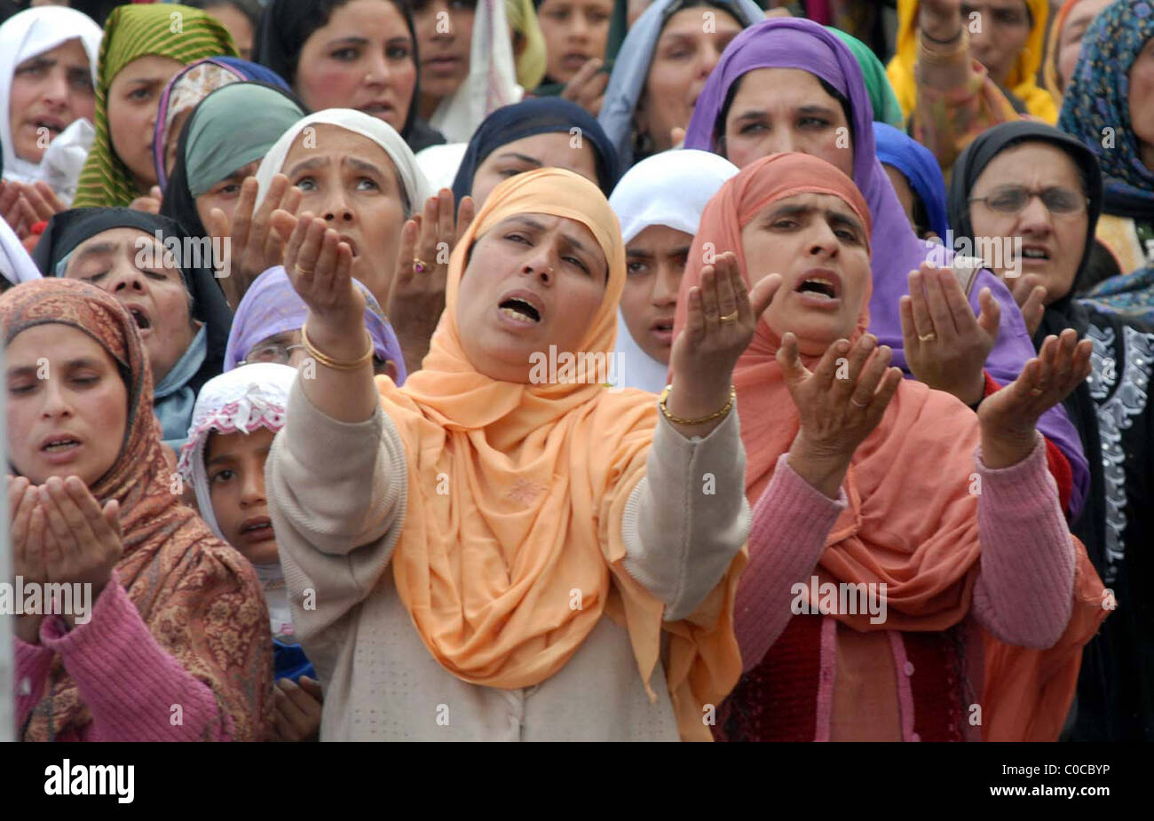 A Kashmiri Muslim cleric, Ghulam Hassan Banday, displays a relic (in ...