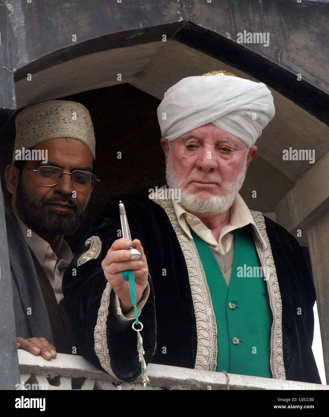A Kashmiri Muslim cleric, Ghulam Hassan Banday, displays a relic (in ...