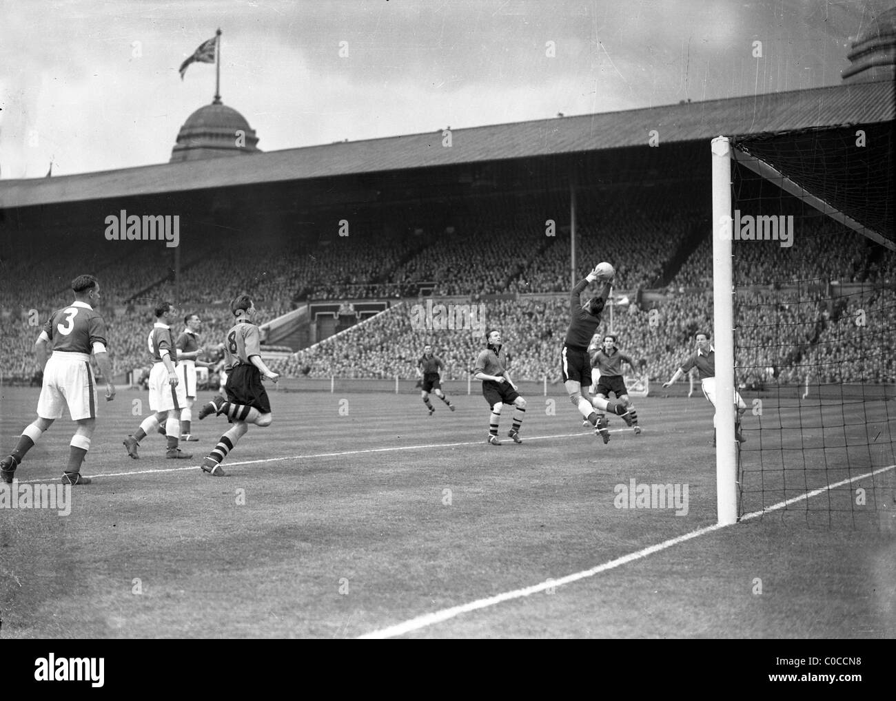 Fa cup final 1949 hi-res stock photography and images - Alamy