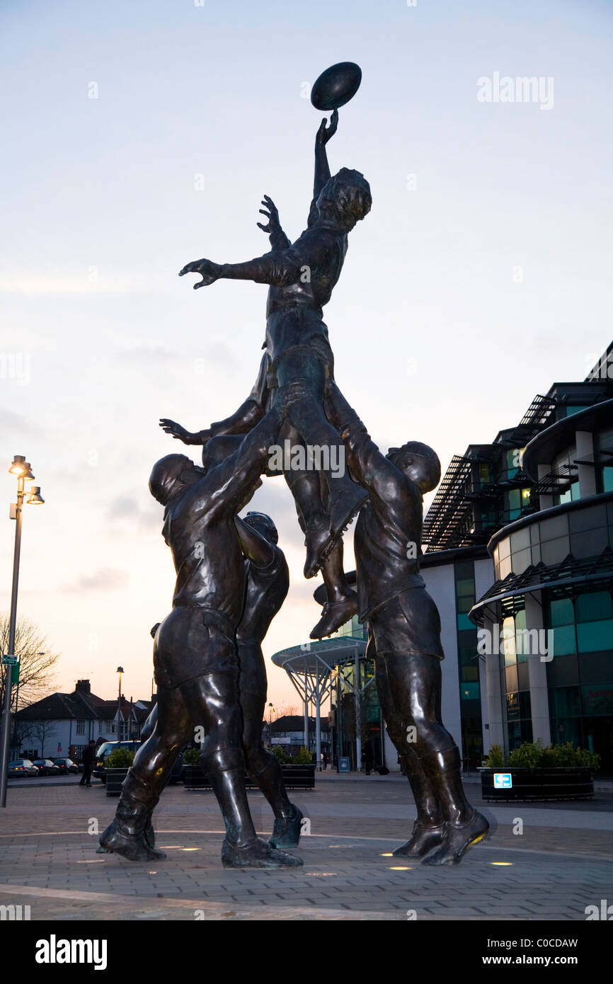 Line-out sculpture by sculptor Gerald Laing in the plaza outside the ...
