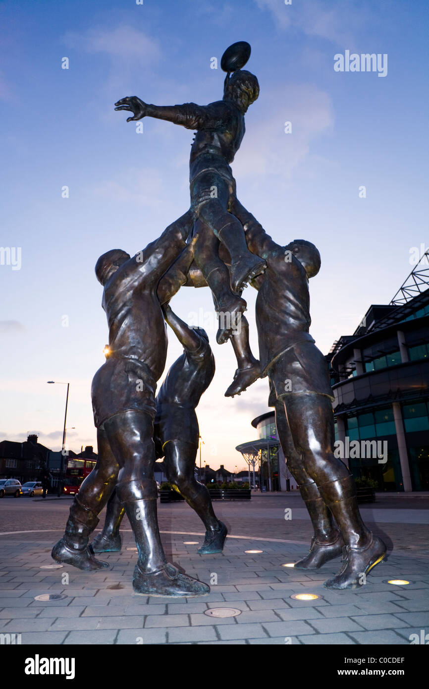 Twickenham rugby stadium rugby sculpture hi-res stock photography and ...