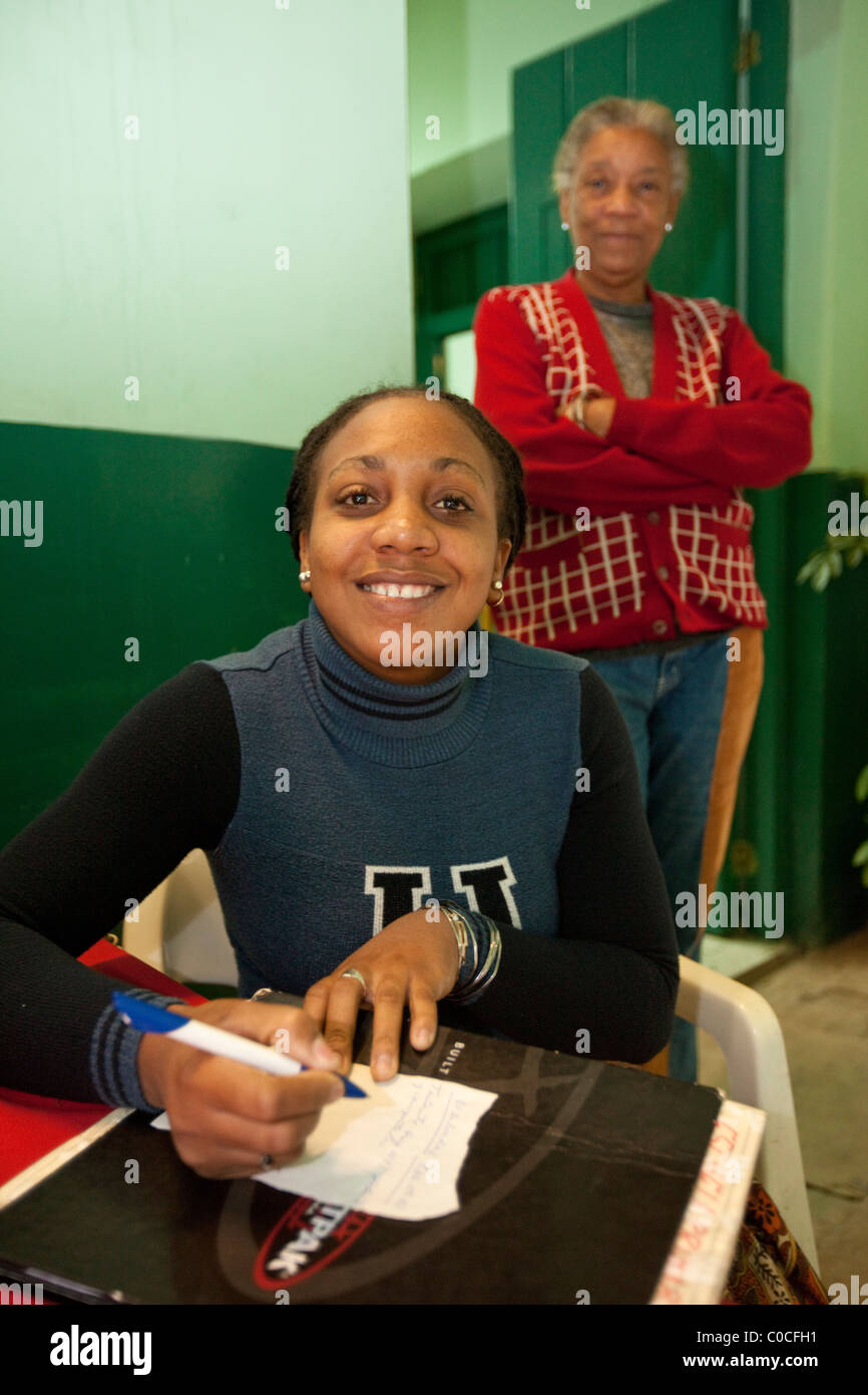 Women in primary school hi-res stock photography and images - Alamy