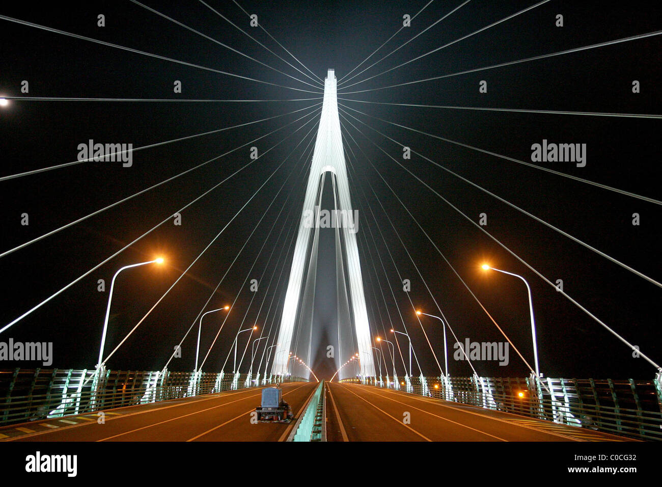 WORLD'S BIGGEST BRIDGE NEARS COMPLETION Workers put the finishing ...