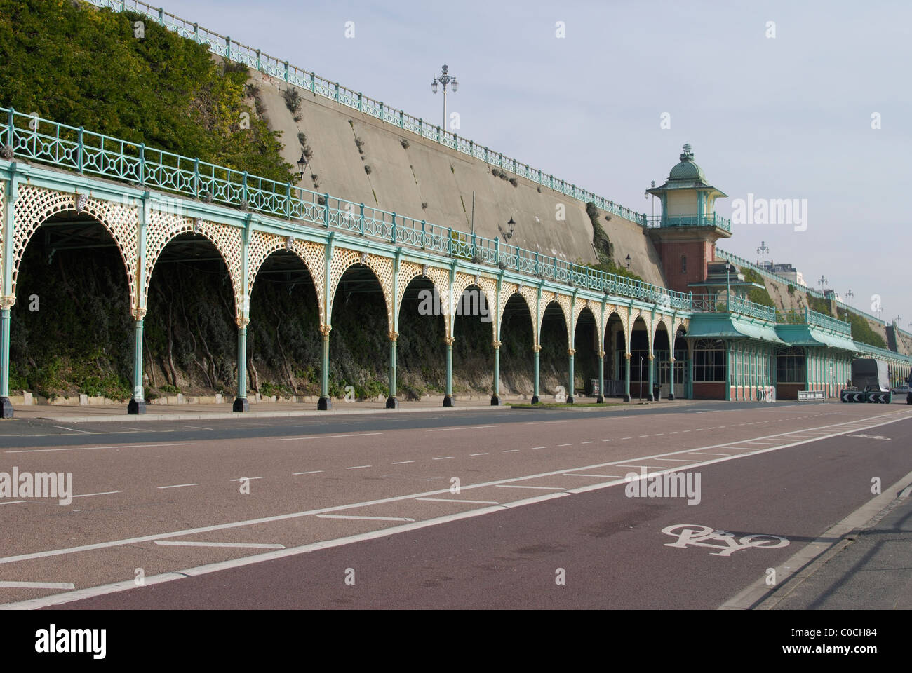 Beach promenade railing seafront hi-res stock photography and images ...