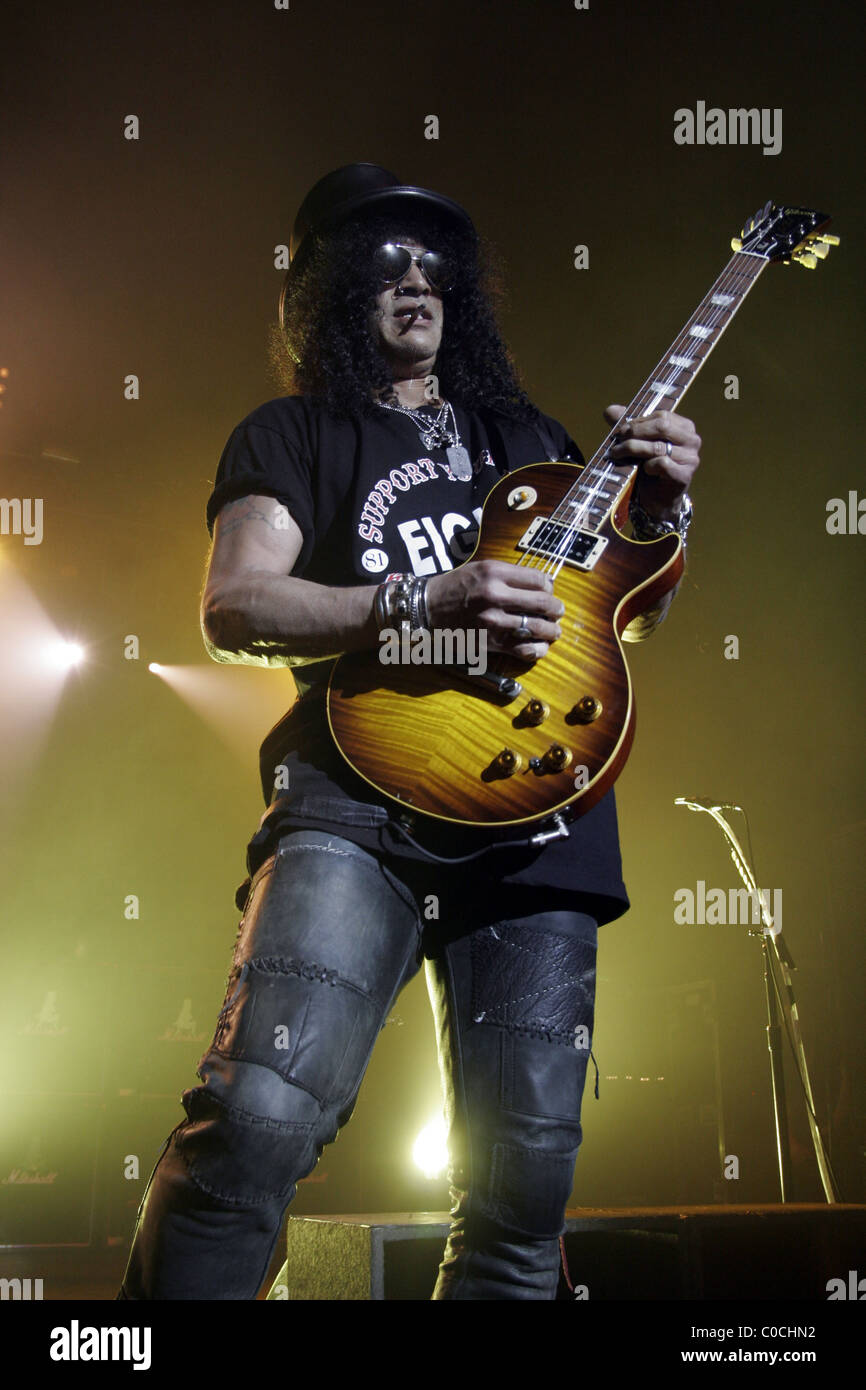 Slash Velvet Revolver performing at Brixton Carling Academy London ...