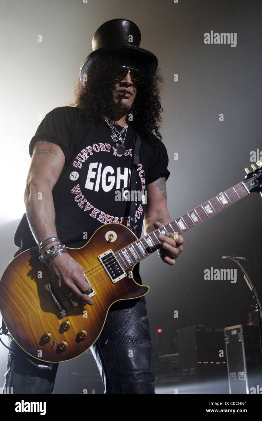 Slash Velvet Revolver performing at Brixton Carling Academy London ...