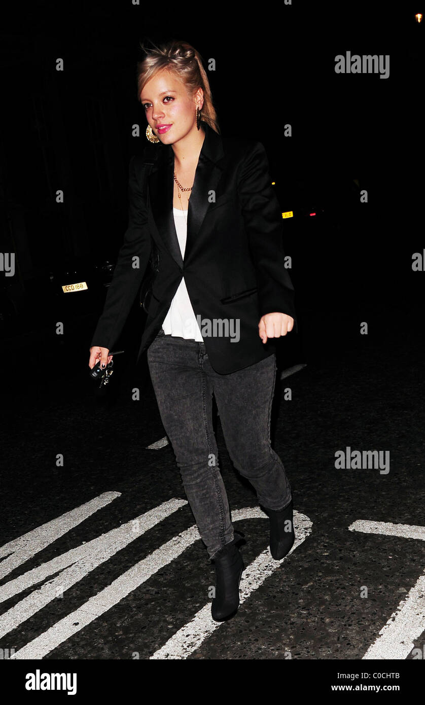 Lily allen noel fielding performance hi-res stock photography and ...