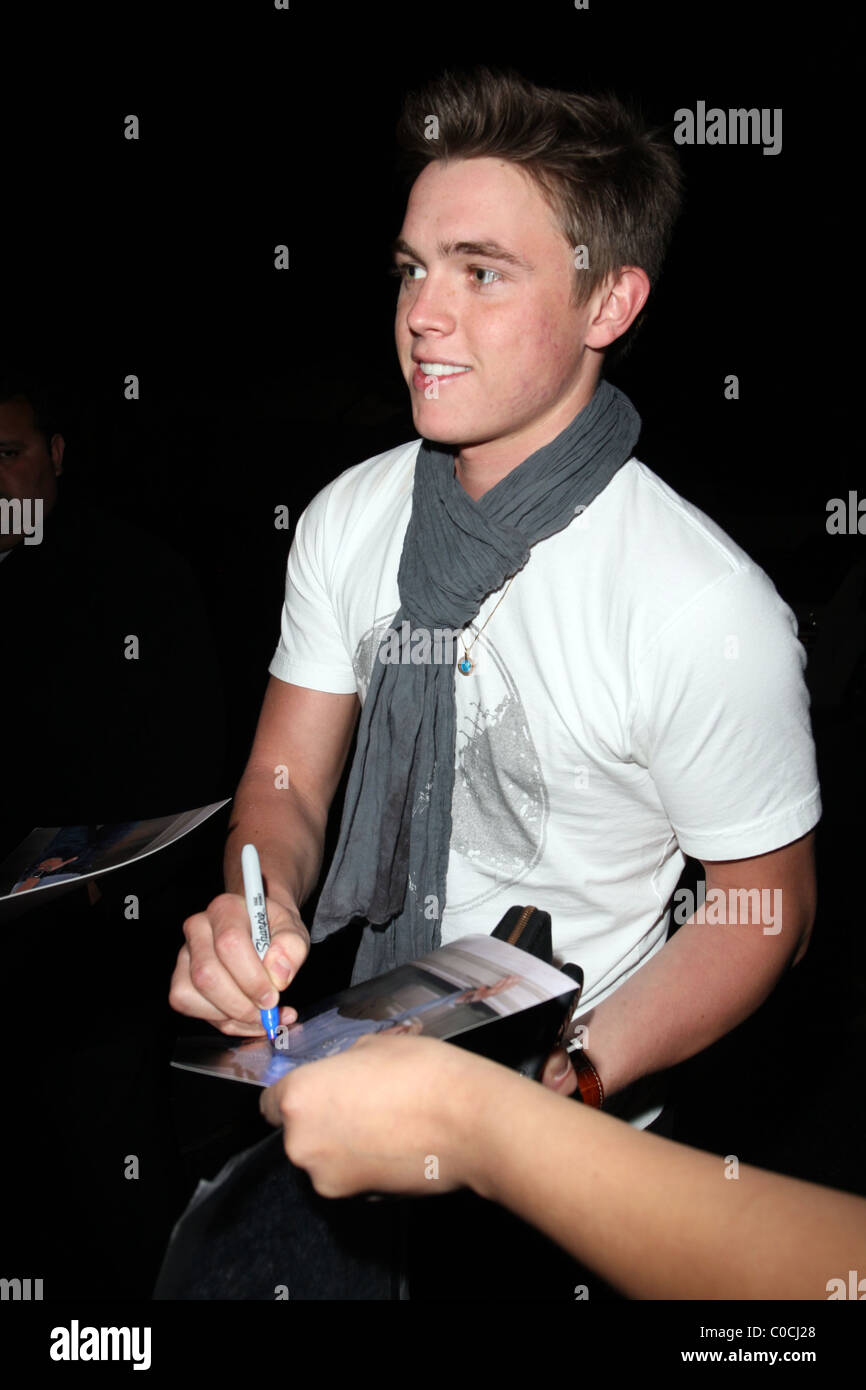 Jesse McCartney Signs autographs for fans as he leaves Katsuya ...