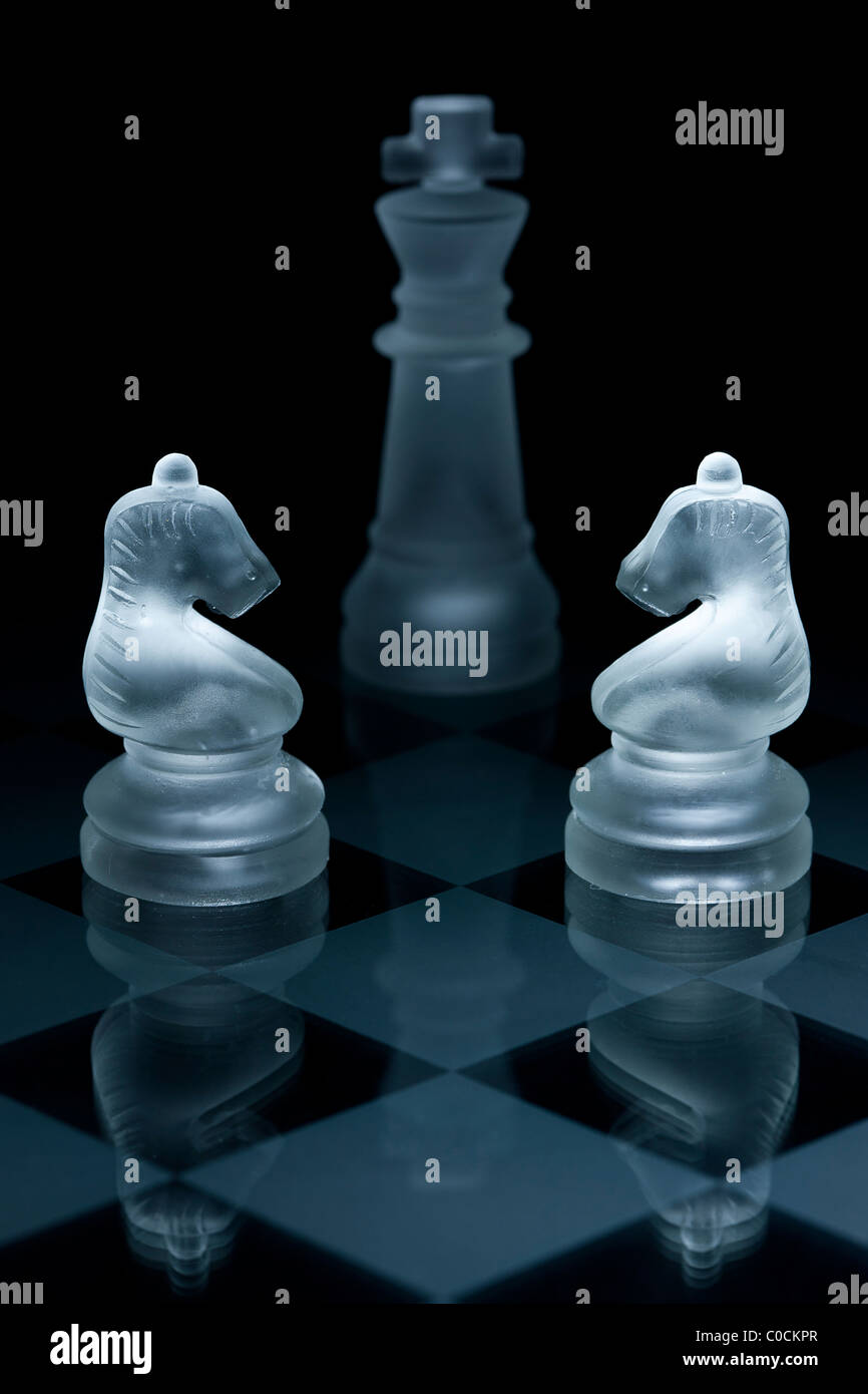 Glass chess pieces hi-res stock photography and images - Alamy
