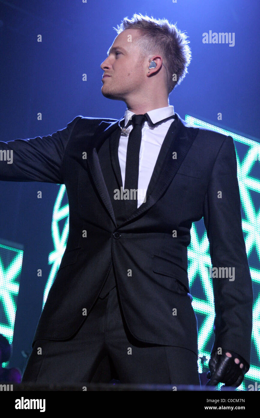 Westlife concert at wembley arena hi-res stock photography and images ...