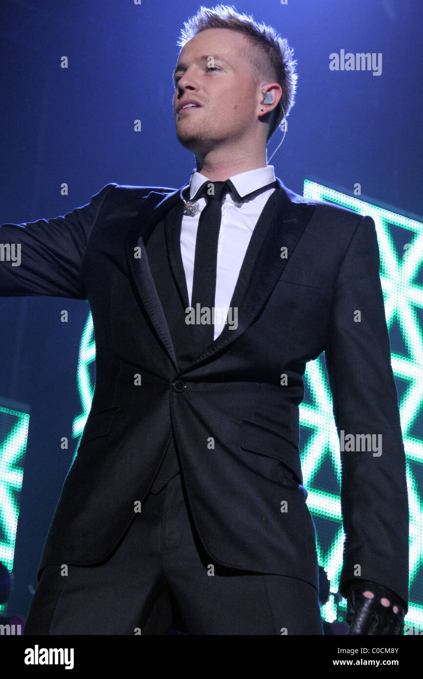 Westlife concert at wembley arena hi-res stock photography and images ...