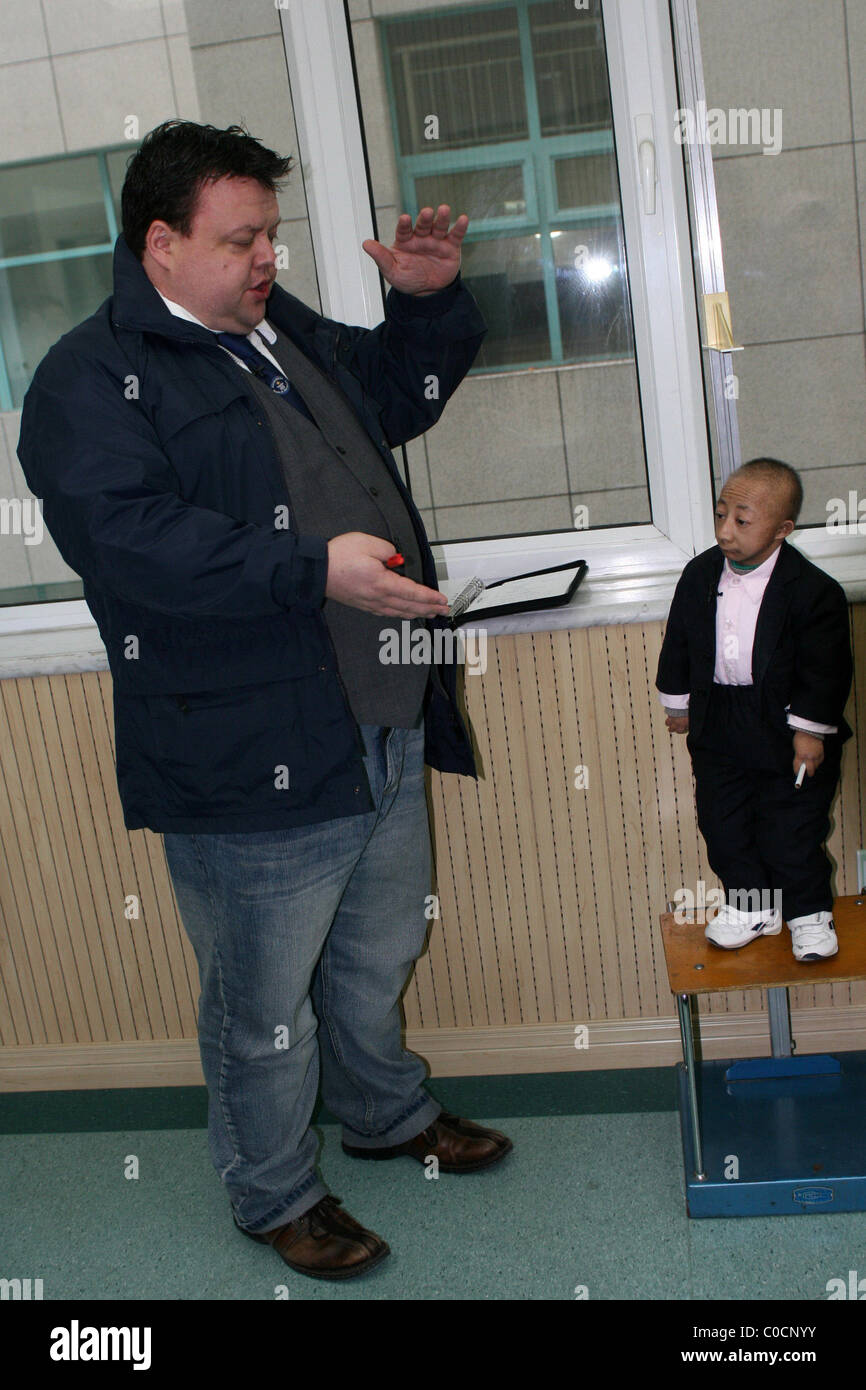 SMALL MAN'S BIG ACHIEVEMENT Chinese man He Pingping has made a huge ...