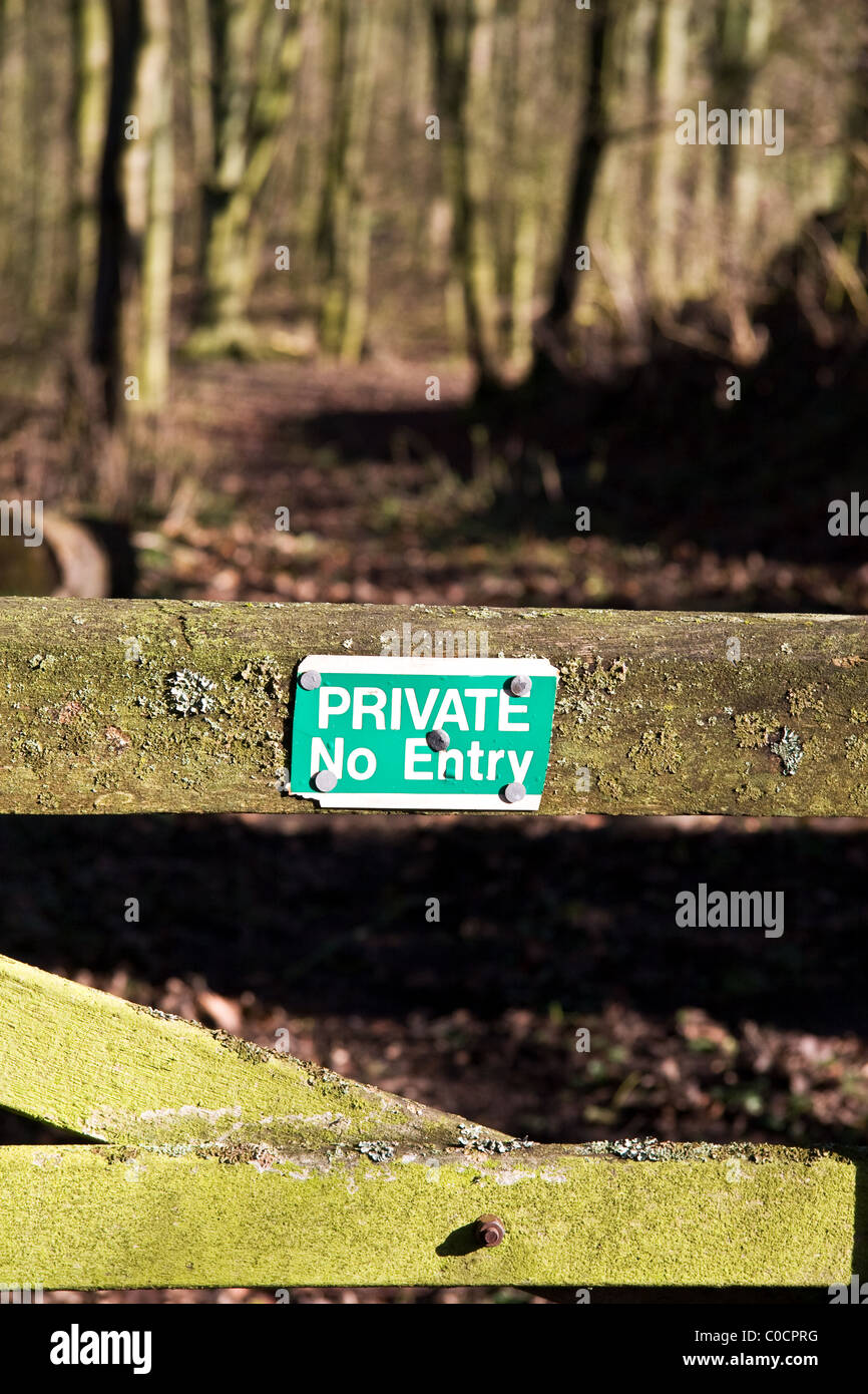 No entry sign gate hi-res stock photography and images - Alamy