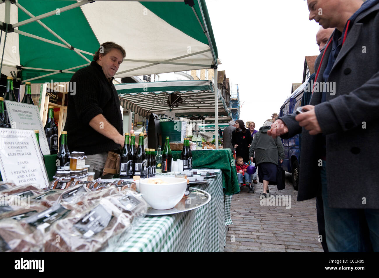 Shopper and market stallholder hi-res stock photography and images - Alamy