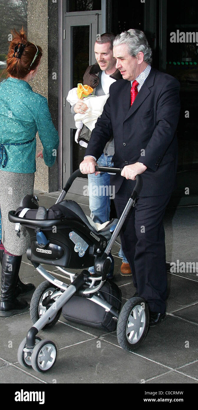 Graham Quinn leaves RTE Studios carrying his daughter Ava's things with ...
