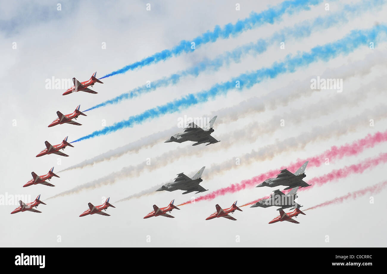 The Red Arrows make a fly-past over the Thames on the 90th anniversary ...