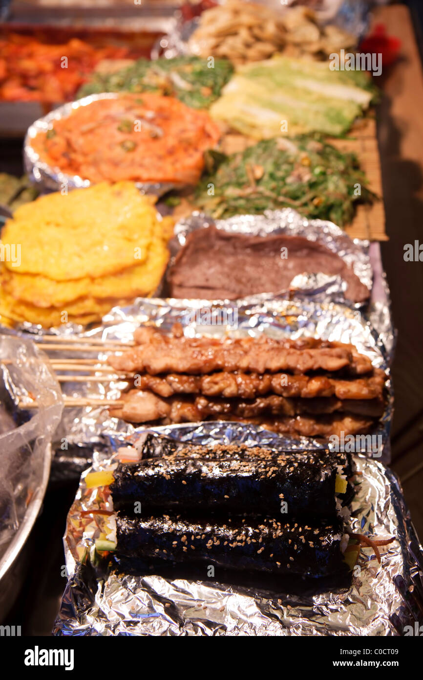 Korean food snack gimbap hi-res stock photography and images - Alamy