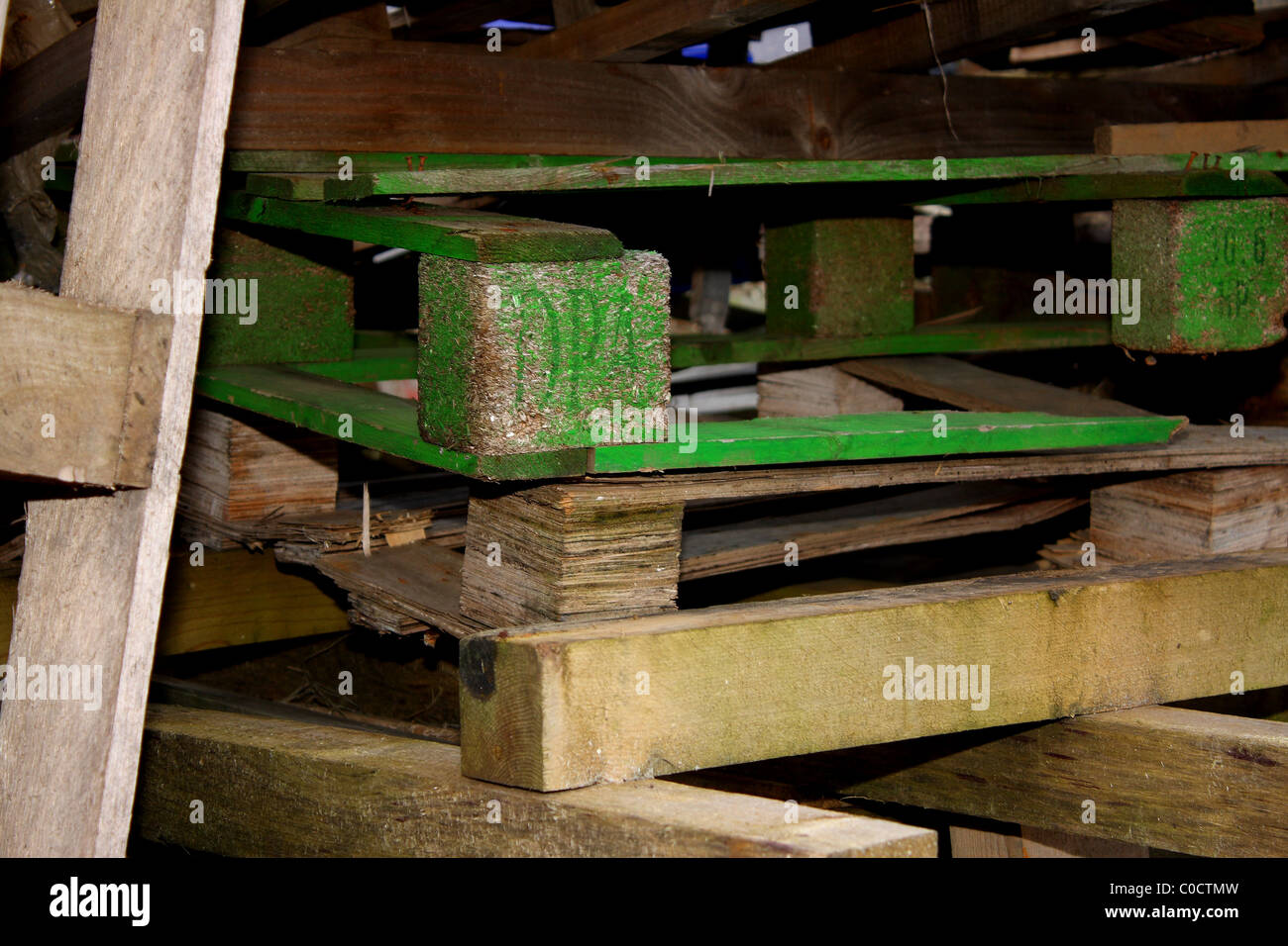 Pallets hi-res stock photography and images - Alamy