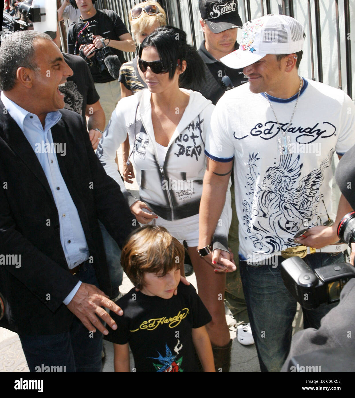 Katie Price (aka Jordan) and Peter Andre shopping at Ed Hardy boutique ...